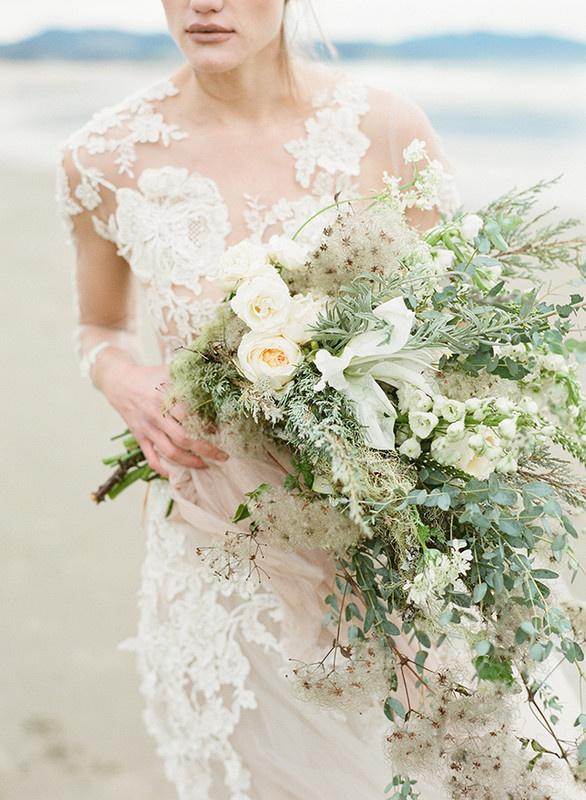 13 Presentation Wedding Bouquets Because Bigger Is Always Better