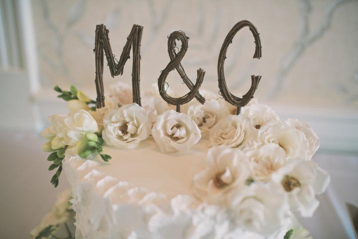 The 11 Types of Wedding Cake Toppers You Need to Know