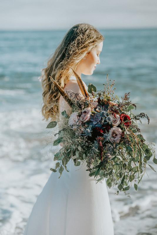 13 Presentation Wedding Bouquets Because Bigger Is Always Better