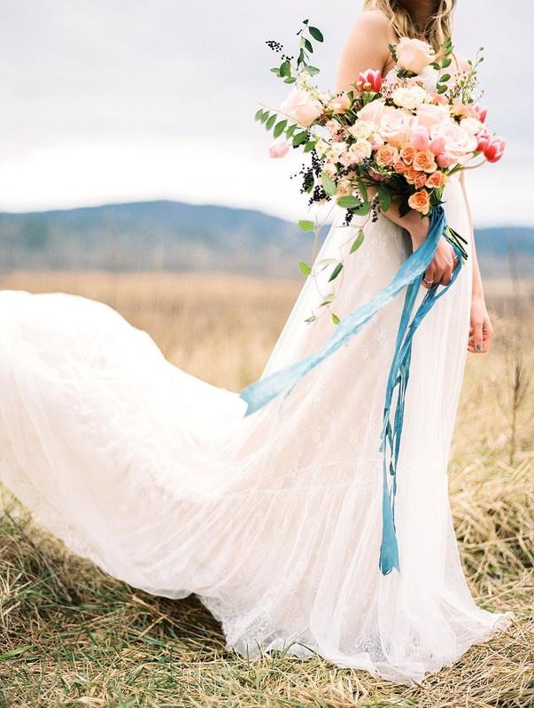 13 Presentation Wedding Bouquets Because Bigger Is Always Better