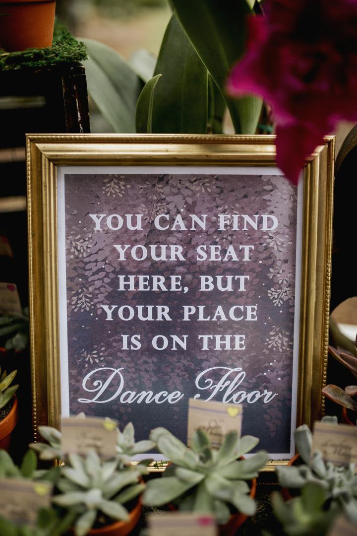 15 Funny Wedding Signs That Will Make Your Guests LOL