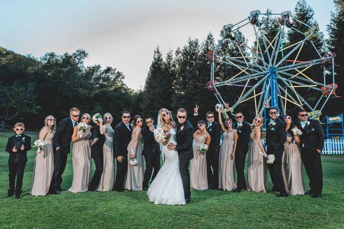10 Wedding Party Poses You'll Want to Try