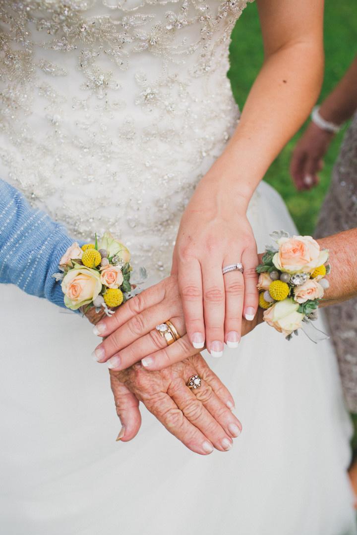 18 Sweet, Silly and Sentimental Wedding Day Parent Photos