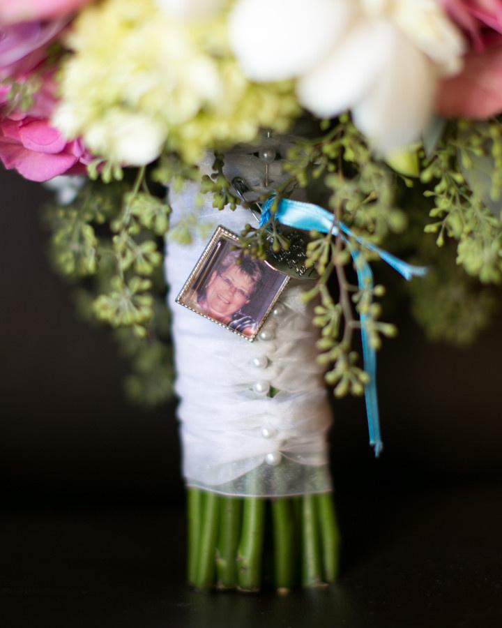 18 Sweet, Silly and Sentimental Wedding Day Parent Photos