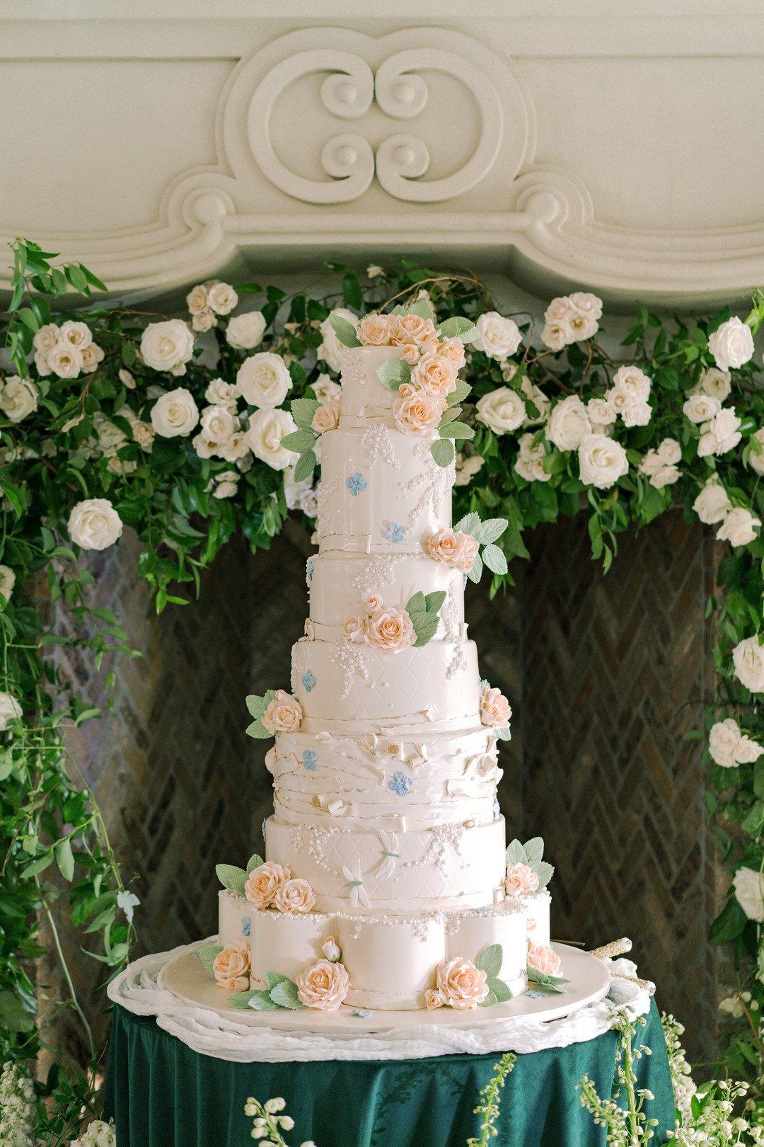 20 Elegant Wedding Cakes That Will Always Be In Style