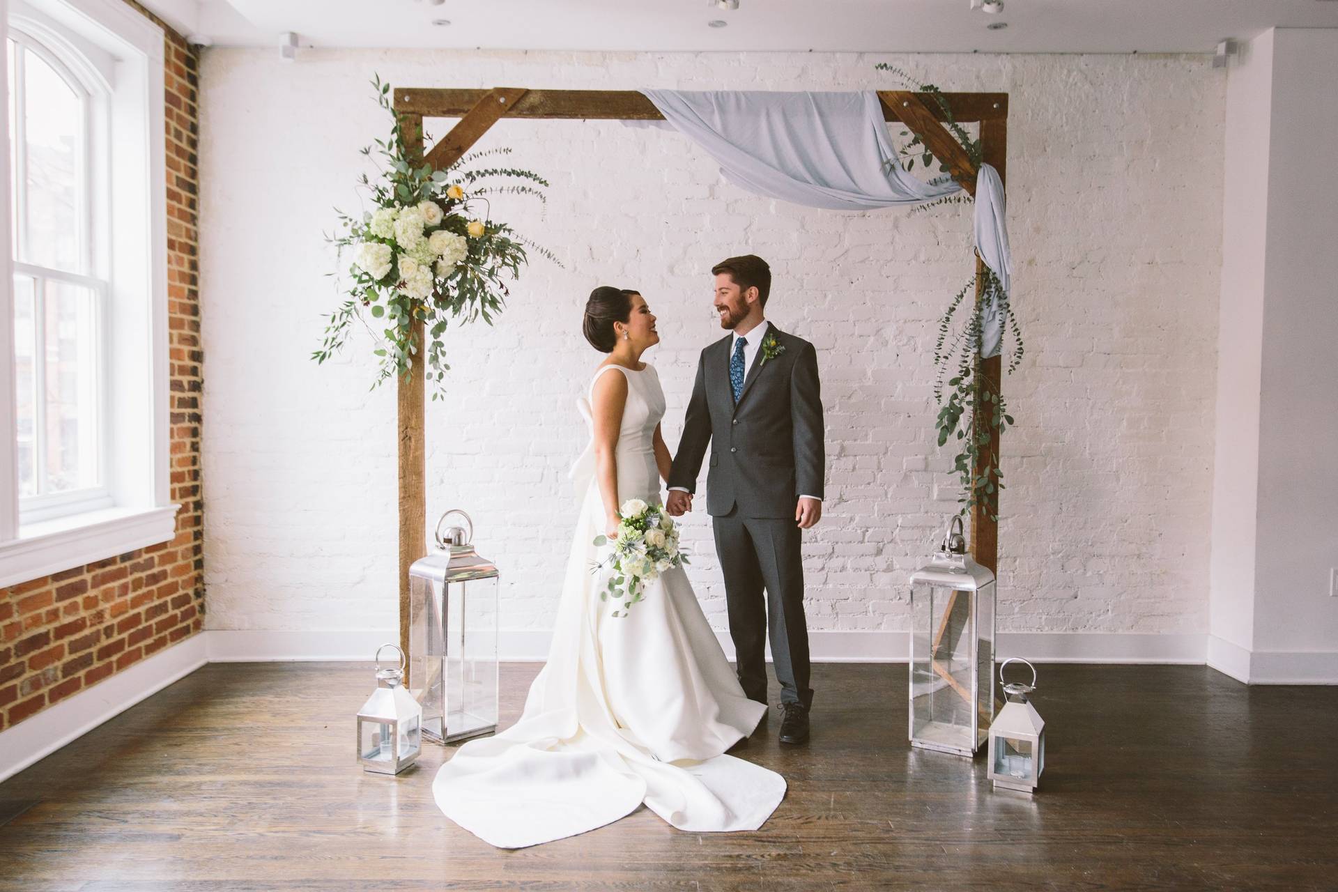How to Plan a Wedding Step by Step: Tips & Budget Advice