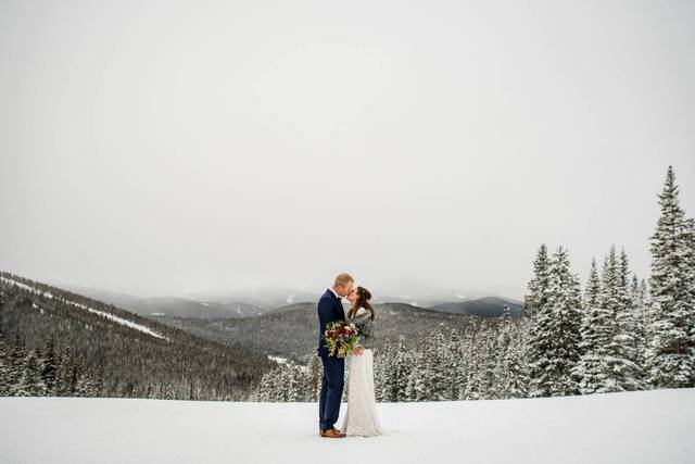 How to Throw an Outdoor Winter Wedding