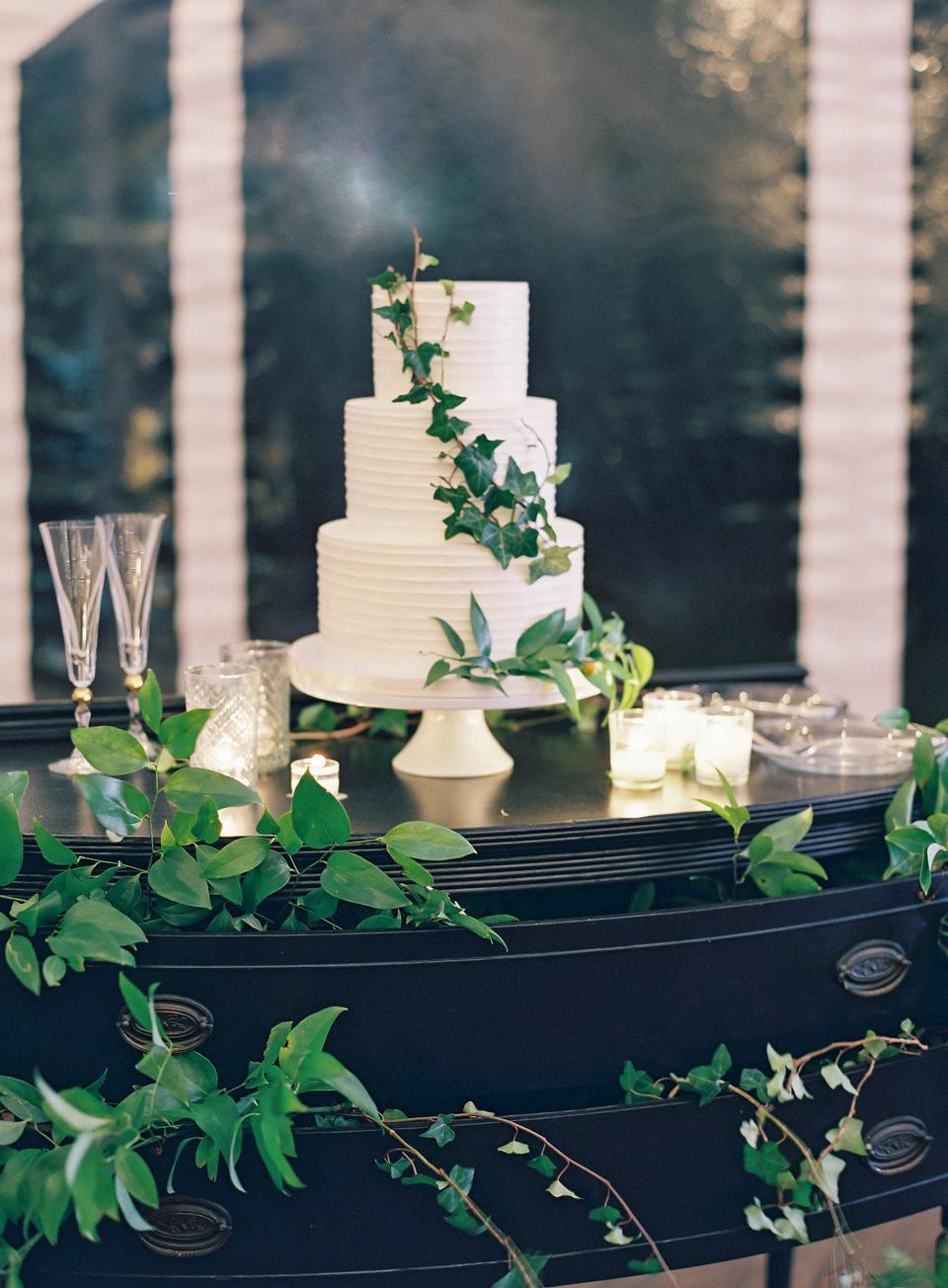 20 Elegant Wedding Cakes That Will Always Be In Style