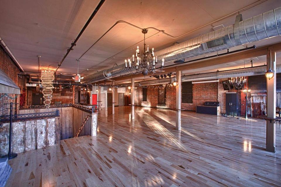 24 Industrial Wedding Venues With Historic yet Modern Style