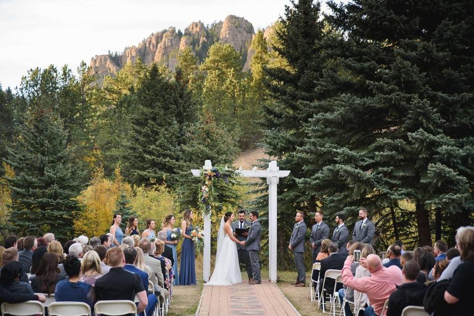 The 24 Best Colorado Wedding Venues with Mountain Views