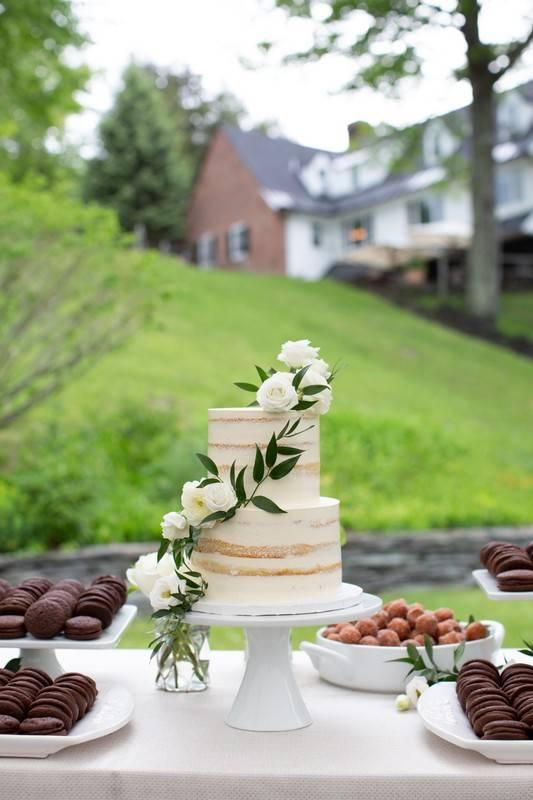 15 Country Wedding Cakes to Complete Your Rustic Theme