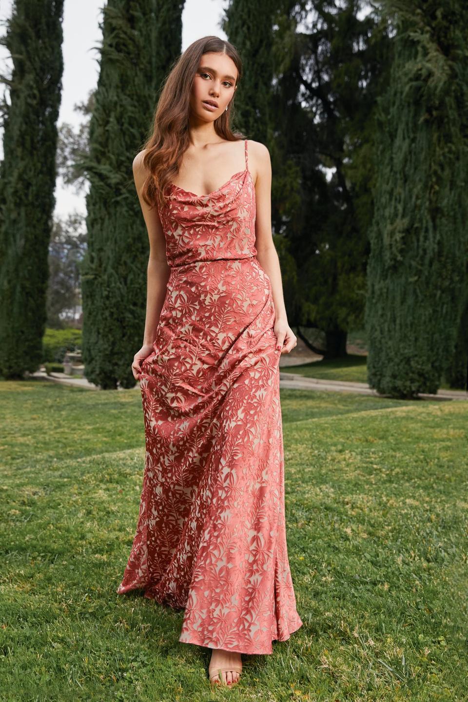 22 Orange Wedding Ideas That Don't Remind You of a Traffic Cone