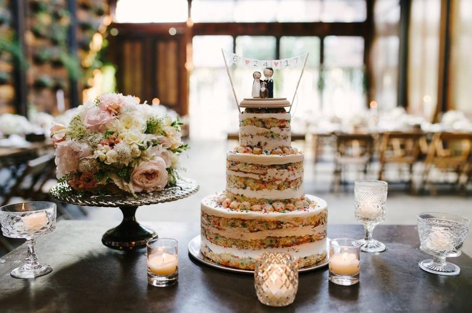 17 Three-Tier Wedding Cakes That Make Show-Stopping Desserts