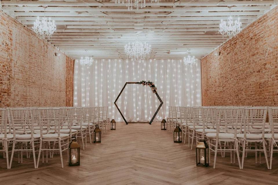 24 Industrial Wedding Venues With Historic yet Modern Style