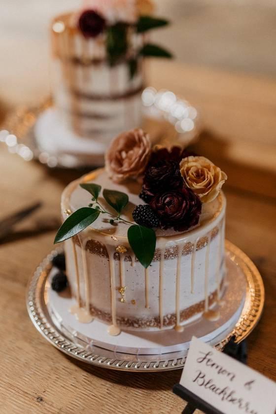 20 Wedding Cakes With Flowers for Any Season