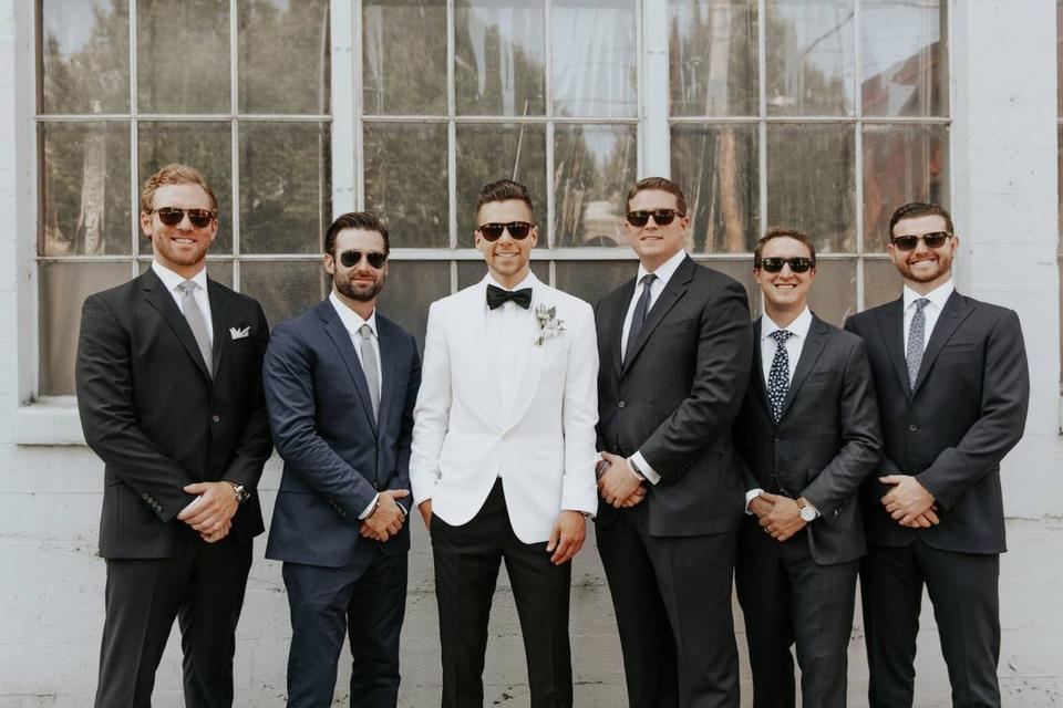 How to Differentiate the Groom's Attire from the Groomsmen