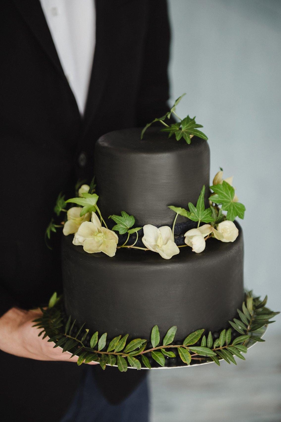 18 Black Wedding Cakes That Are Unique & Unexpected