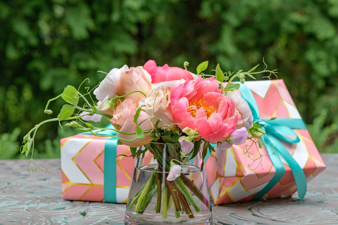 Who Throws The Bridal Shower Here Are All Of The Options