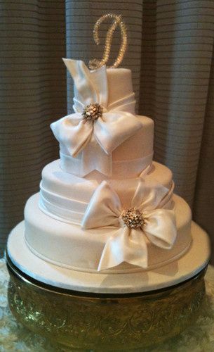 Edda's Cake Designs - Wedding Cake - Miami, FL - WeddingWire