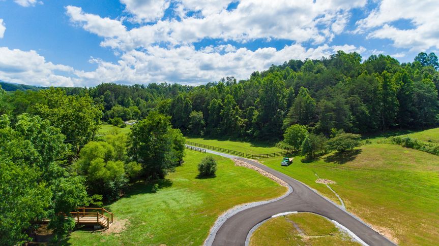 4 Points Farm - Venue - Sevierville, TN - WeddingWire