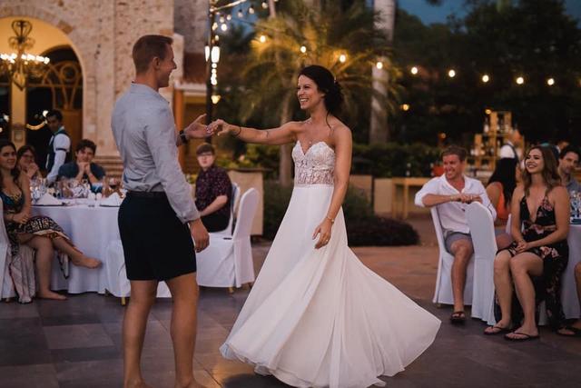 Beach bum wedding | Beachweddingtips.com