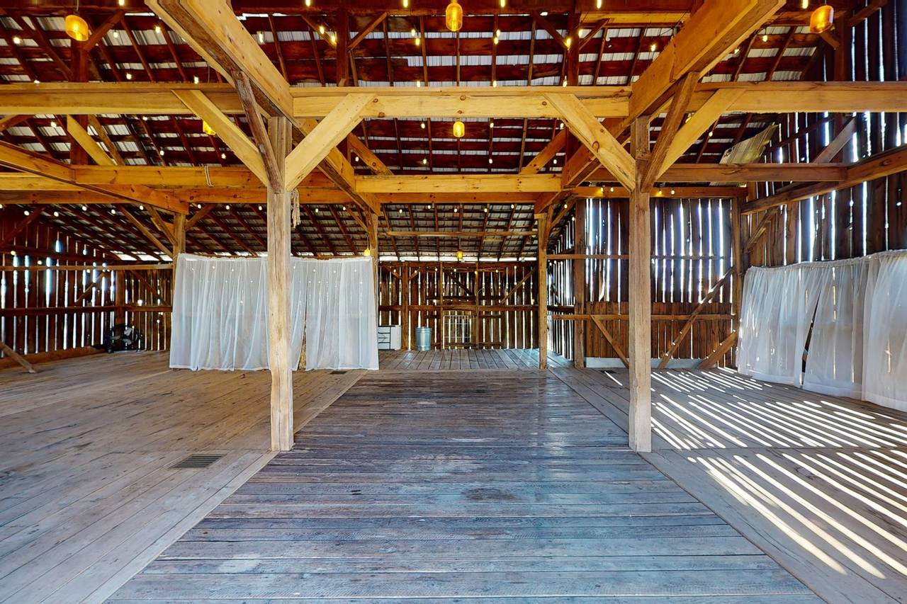 Rolling Hills Ranch Event Venue - Barn & Farm Weddings - Little Hocking ...
