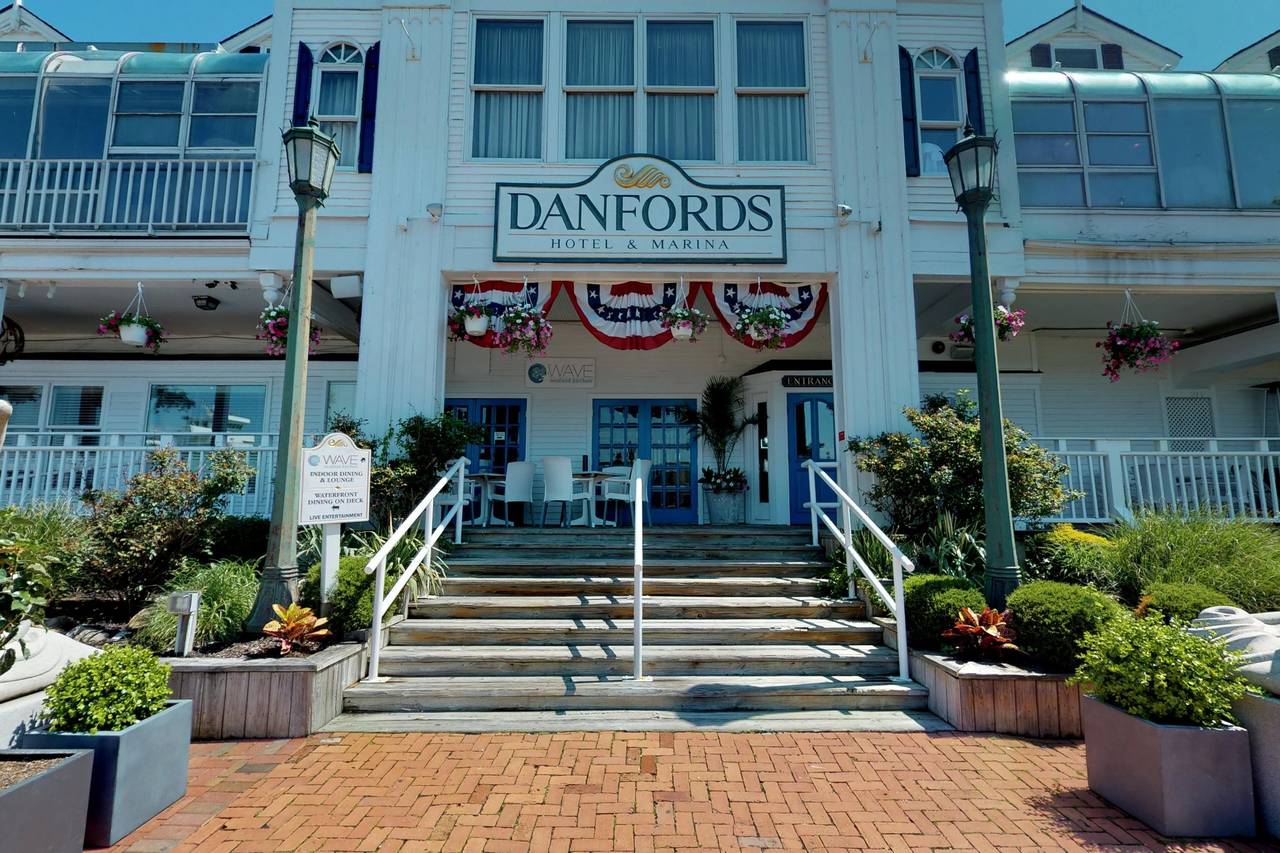 Danford's Hotel & Marina - Hotel Weddings - Port Jefferson, NY ...