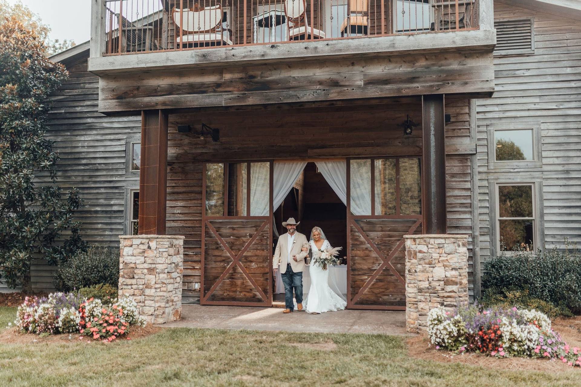 The Walters Barn - Reviews, Photos & Deals 2026 - Lula, GA - WeddingWire