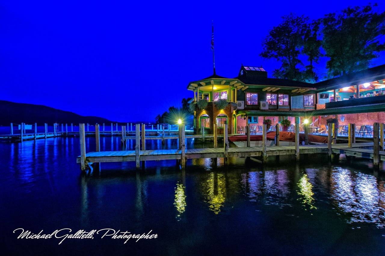 The Boathouse Restaurant and The Lodges at Cresthaven - Hotel Weddings ...
