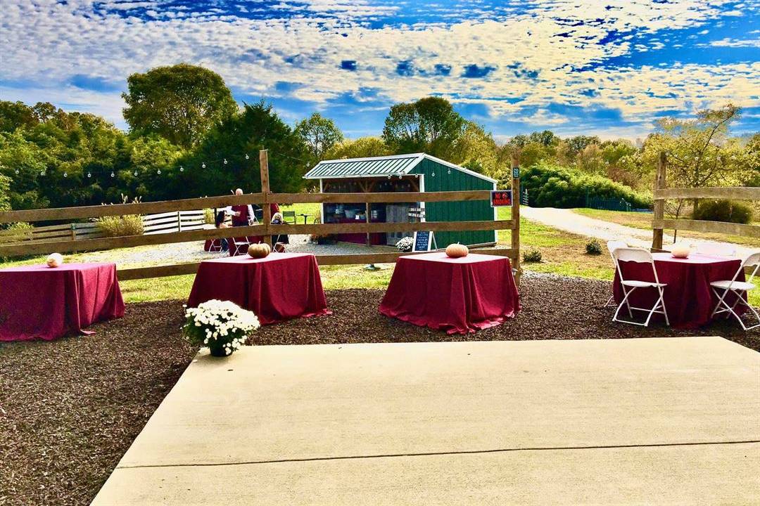 The Barn at Magnolia Farm - Reviews, Photos & Deals 2026 - Mount Eden ...