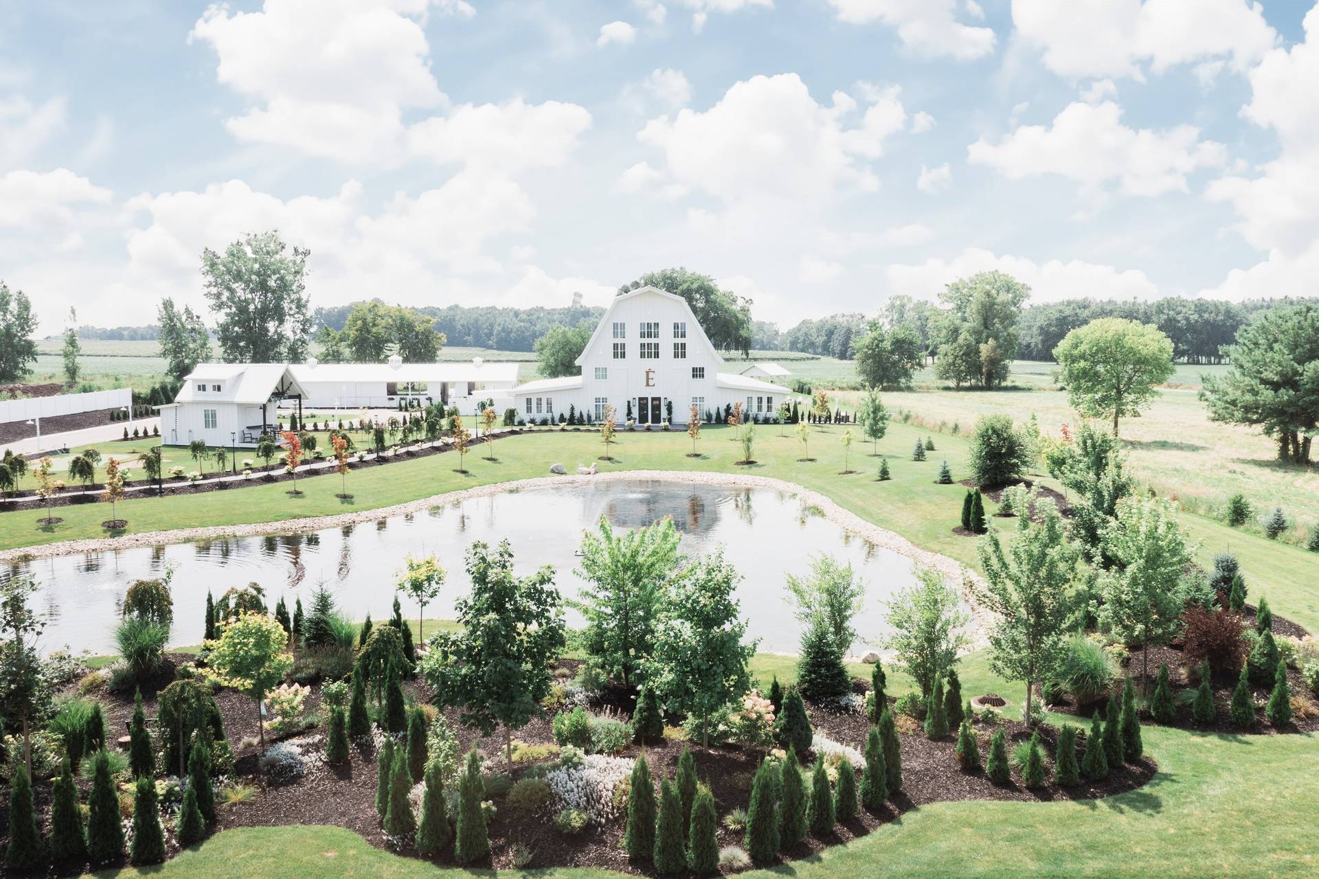 Etre Farms Barn Farm Weddings Saint Joseph Mi Weddingwire