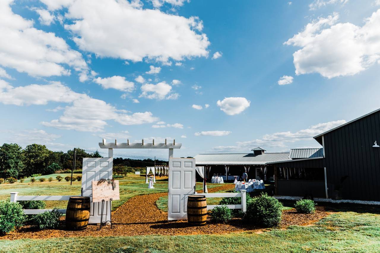 White Crest Farm - Barn & Farm Weddings - Carrollton, GA - WeddingWire