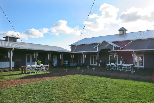White Crest Farm - Barn & Farm Weddings - Carrollton, GA - WeddingWire