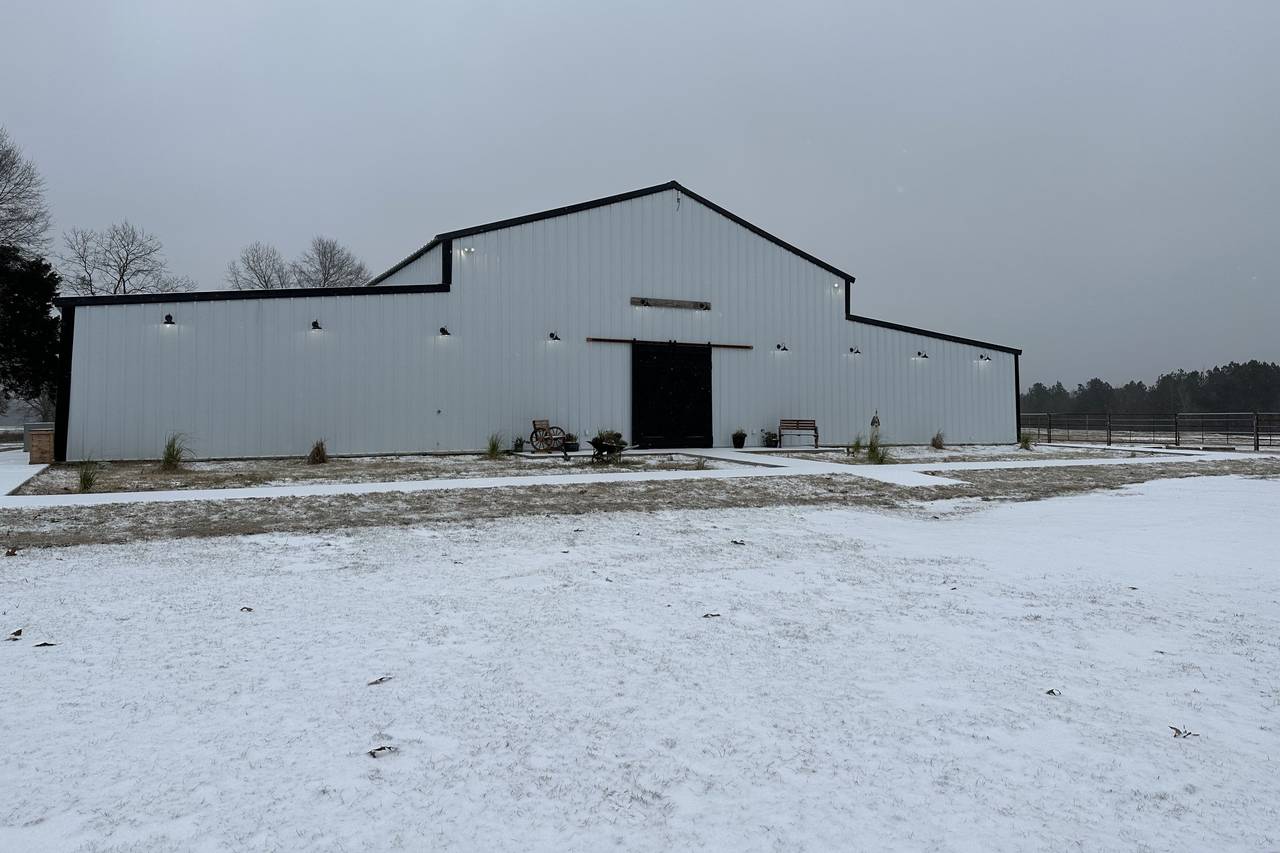 Cedar Moss Barn - Reviews, Photos & Deals 2026 - Sheridan, AR - WeddingWire