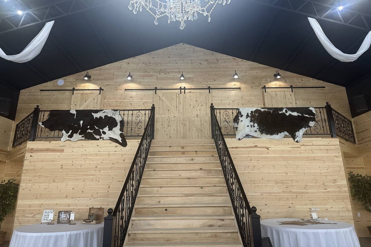 Cedar Moss Barn - Reviews, Photos & Deals 2026 - Sheridan, AR - WeddingWire