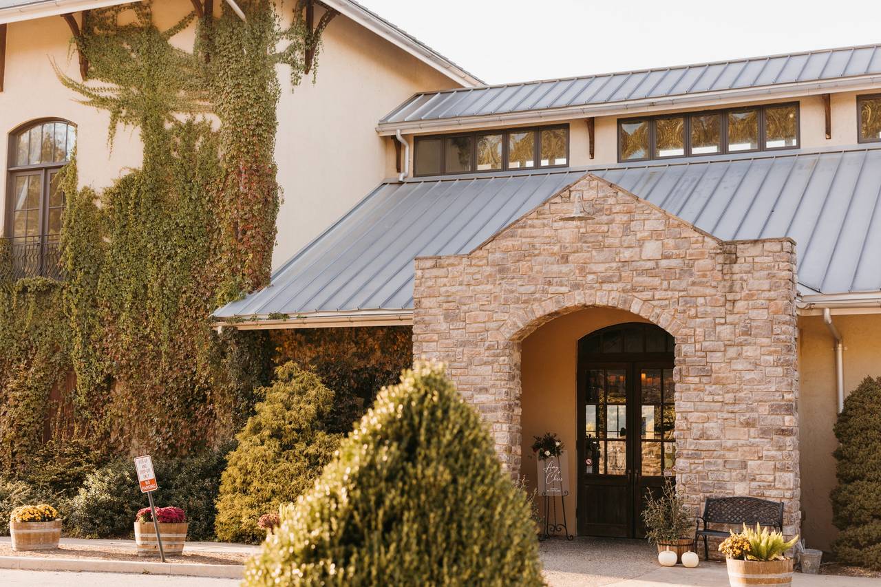 Chandler Hill Vineyards - Reviews, Photos & Deals 2026 - Defiance, MO ...