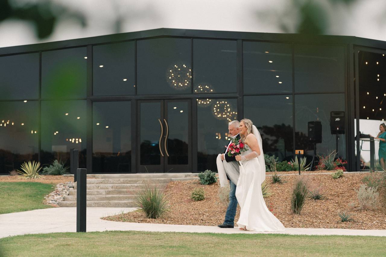 Loco Lake Venue - Reviews, Photos & Deals 2026 - Sunset, TX - WeddingWire