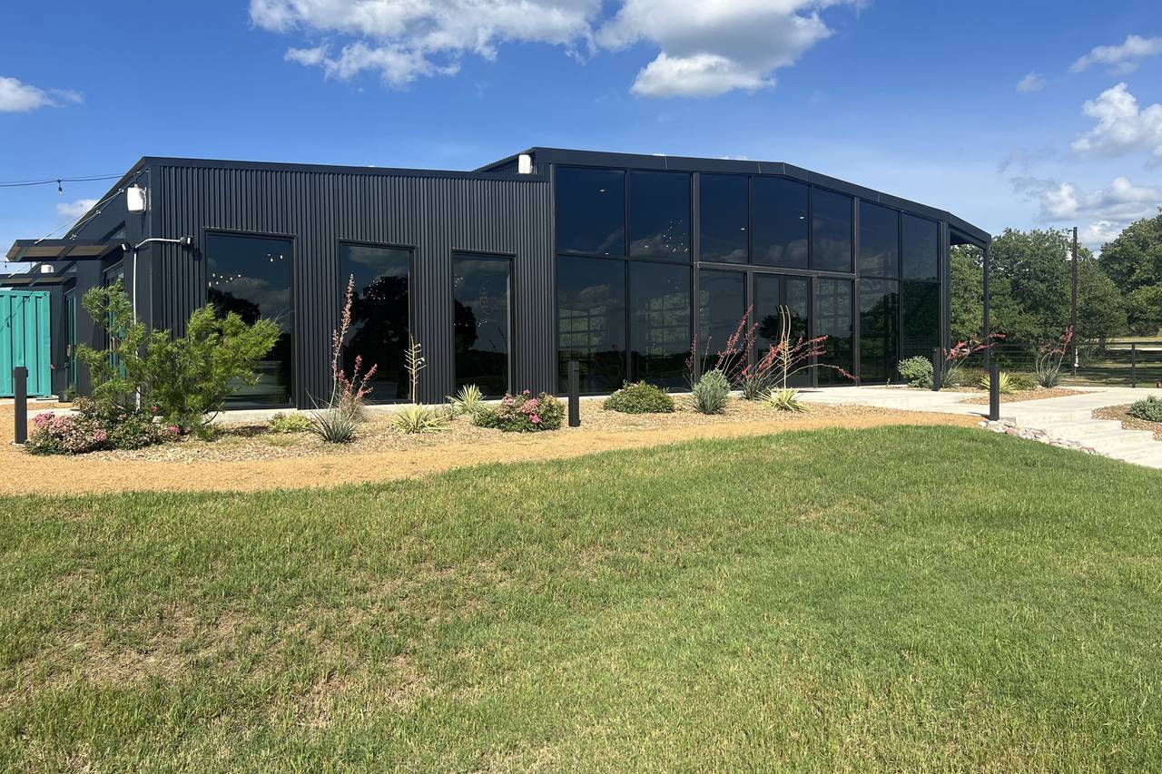 Loco Lake Venue - Reviews, Photos & Deals 2026 - Sunset, TX - WeddingWire