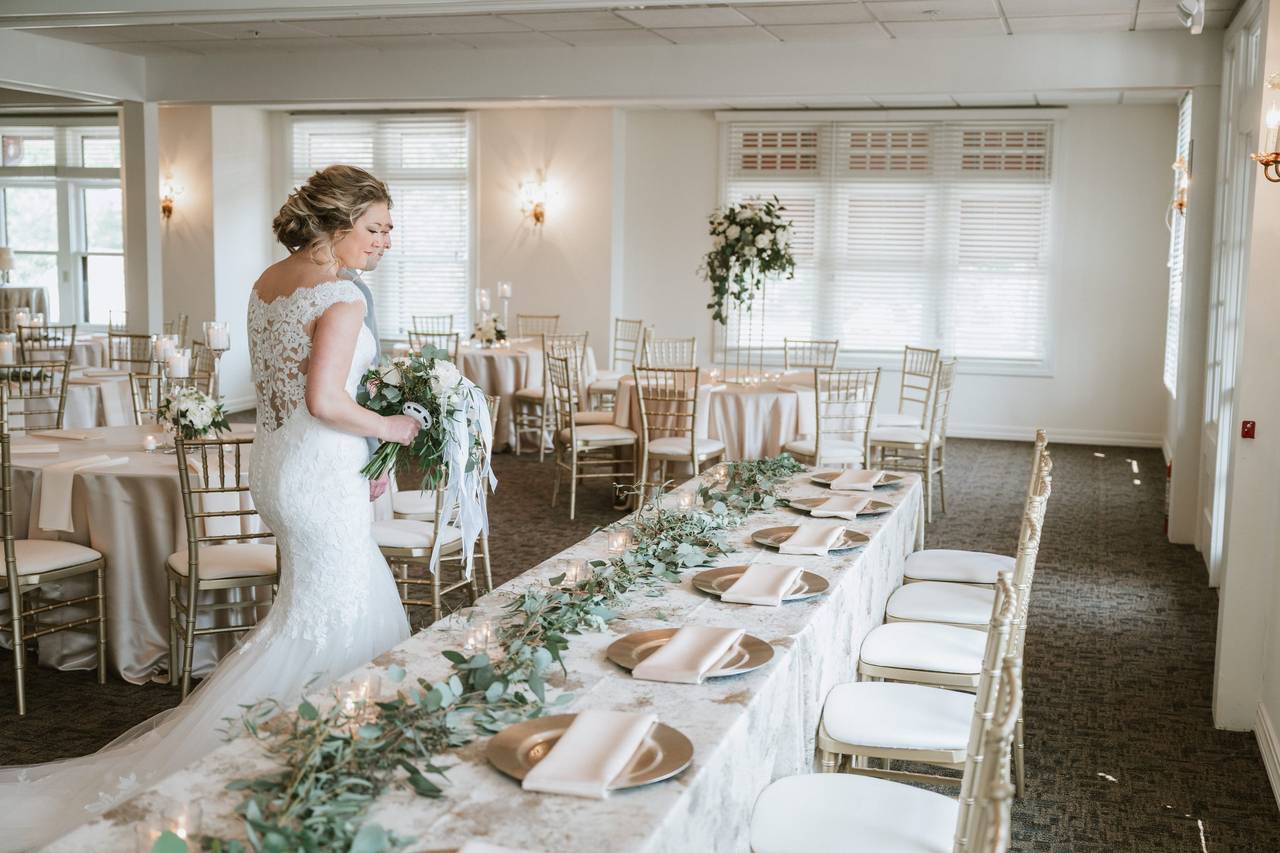 Red Circle Inn - Reviews, Photos & Deals 2026 - Nashotah, WI - WeddingWire
