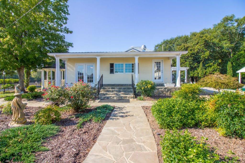 Stella's Garden Estate - Reviews, Photos & Deals 2026 - Commerce, GA ...