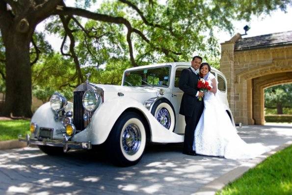 Wedding Limos & Wedding Transportation - WeddingWire