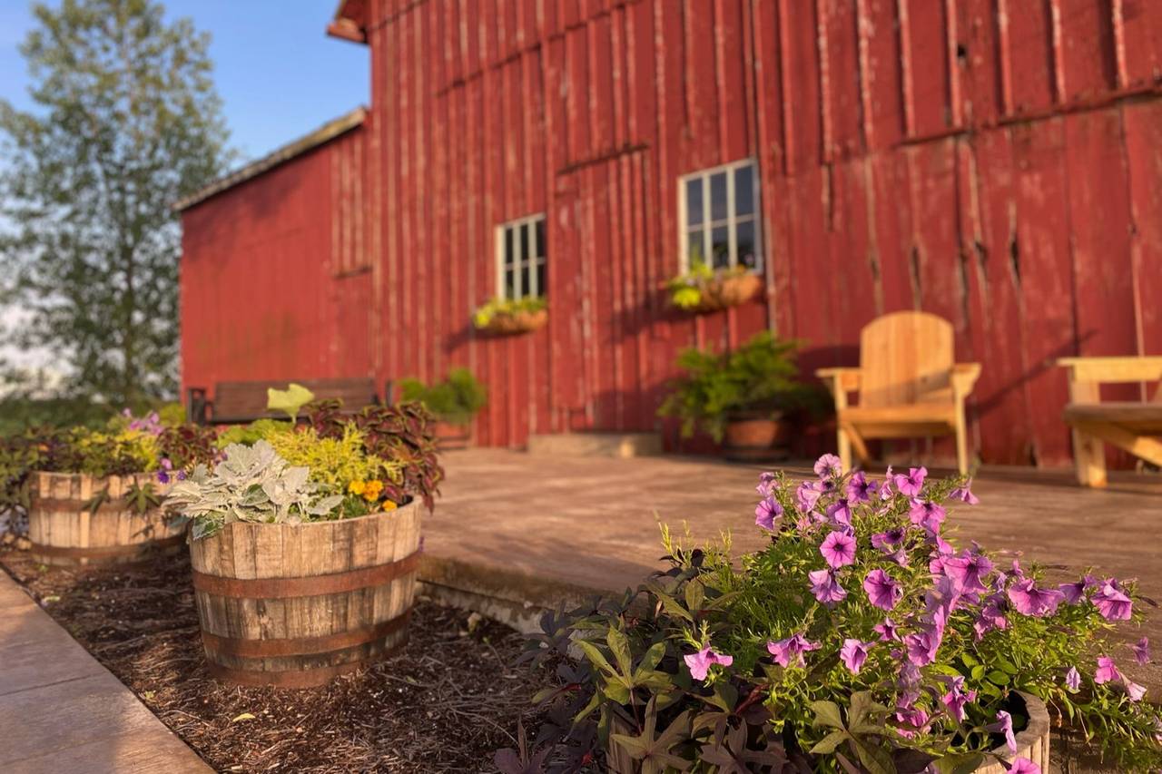 Tall Oaks Barn - Barn & Farm Wedding Venues - Brighton, IL - WeddingWire