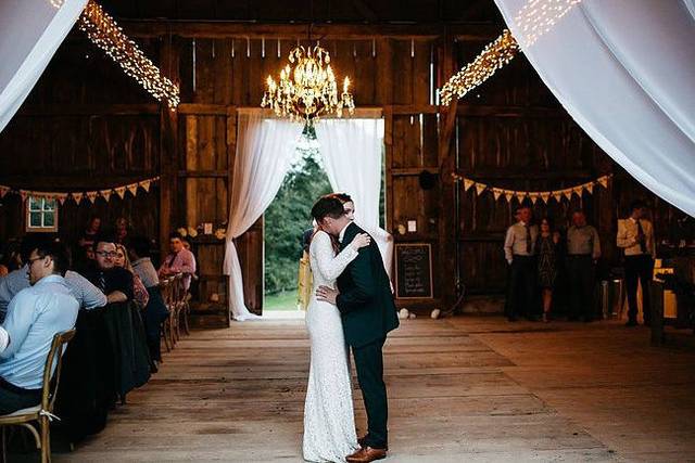 The Vale Royal Barn - Venue - Fenton, MI - WeddingWire