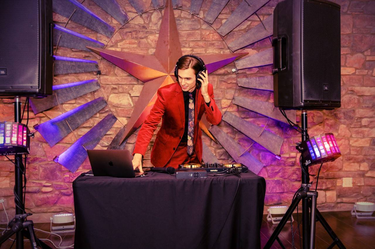 Wedding DJs & Wedding Reception DJ - WeddingWire