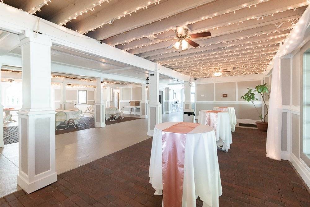 Veranda Venue - Reviews, Photos & Deals 2026 - Lawrence, KS - WeddingWire