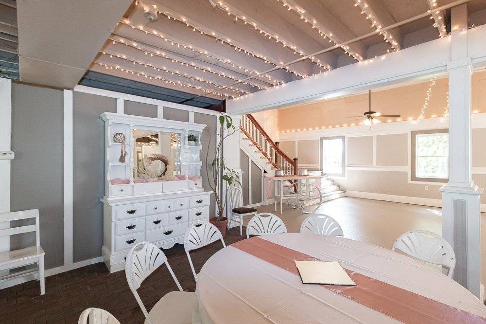 Veranda Venue - Reviews, Photos & Deals 2026 - Lawrence, KS - WeddingWire