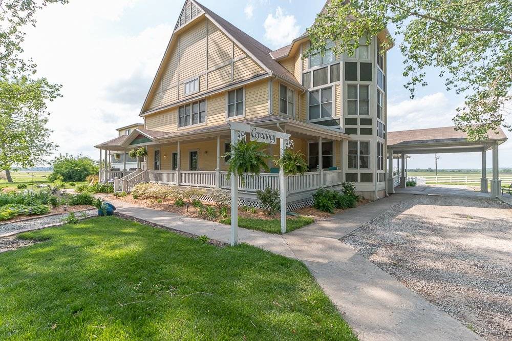 Veranda Venue - Reviews, Photos & Deals 2026 - Lawrence, KS - WeddingWire