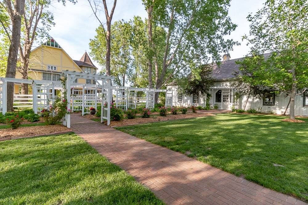 Veranda Venue - Reviews, Photos & Deals 2026 - Lawrence, KS - WeddingWire