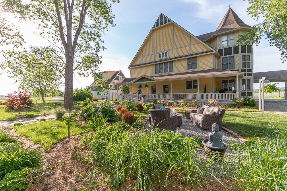 Veranda Venue - Reviews, Photos & Deals 2026 - Lawrence, KS - WeddingWire
