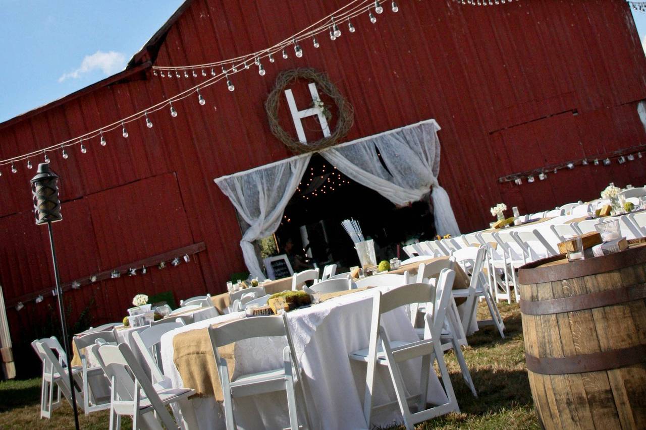 Owen Farm - Barn & Farm Wedding Venues - Chapmansboro, TN - WeddingWire